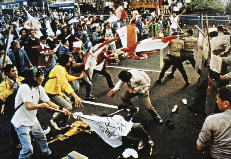 Kerusuhan Mei 1998 menjadi peristiwa kelam dalam sejarah Indonesia